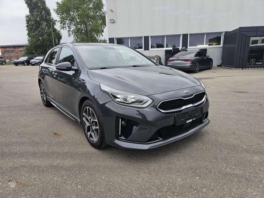 Grey Kia Ceed 2019 in Ukmerge, with an engine capacity of 1.60 L and mileage of 220 thousand km for 7650 €, photo 4 on AUTOMOTO.COM.LV