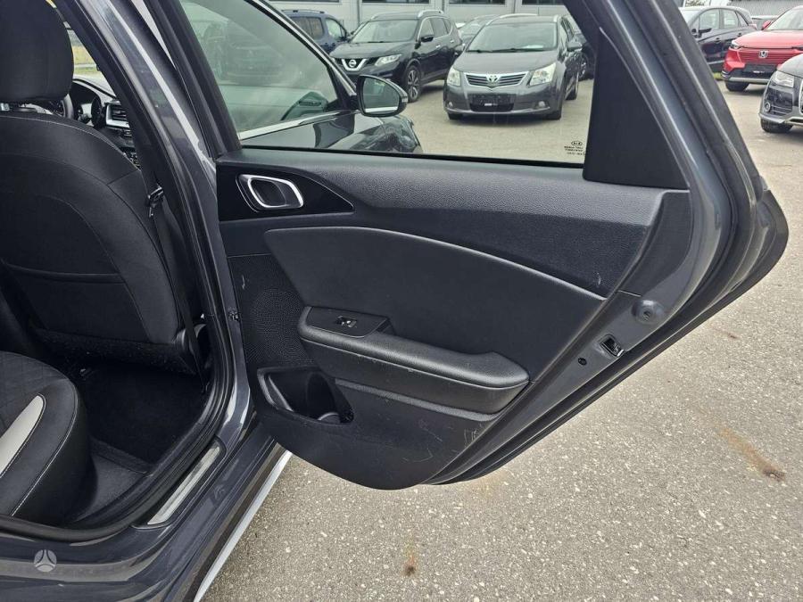Grey Kia Ceed 2019 in Ukmerge, with an engine capacity of 1.60 L and mileage of 220 thousand km for 7650 €, photo 17 on AUTOMOTO.COM.LV