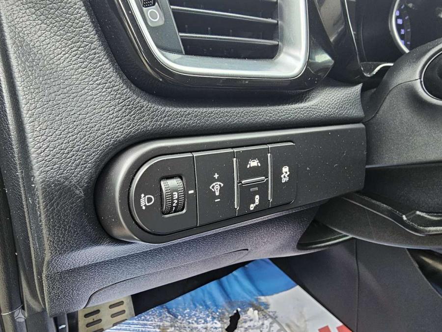 Grey Kia Ceed 2019 in Ukmerge, with an engine capacity of 1.60 L and mileage of 220 thousand km for 7650 €, photo 22 on AUTOMOTO.COM.LV