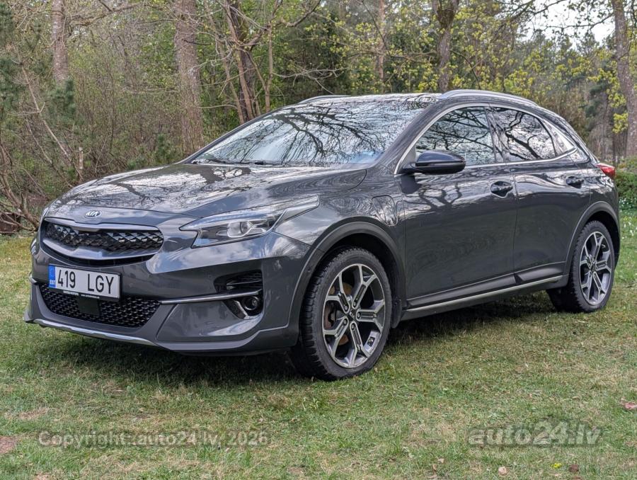 Grey Kia Ceed 2020 in Kuressaare, with an engine capacity of 1.60 L and mileage of 100 thousand km for 19500 €, photo 4 on AUTOMOTO.COM.LV