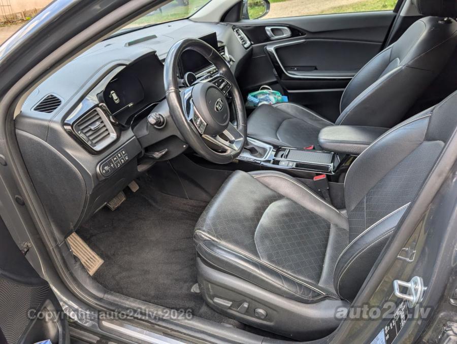 Grey Kia Ceed 2020 in Kuressaare, with an engine capacity of 1.60 L and mileage of 100 thousand km for 19500 €, photo 8 on AUTOMOTO.COM.LV