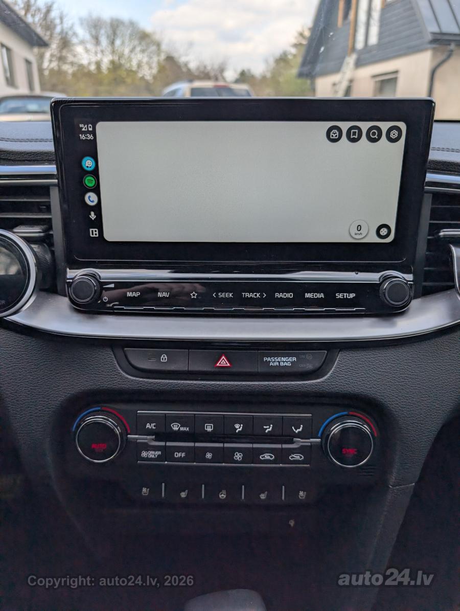 Grey Kia Ceed 2020 in Kuressaare, with an engine capacity of 1.60 L and mileage of 100 thousand km for 19500 €, photo 12 on AUTOMOTO.COM.LV