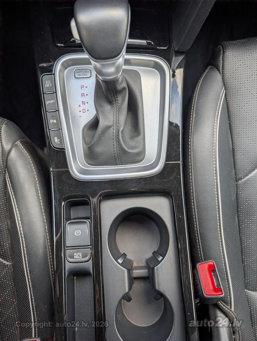 Grey Kia Ceed 2020 in Kuressaare, with an engine capacity of 1.60 L and mileage of 100 thousand km for 19500 €, photo 13 on AUTOMOTO.COM.LV