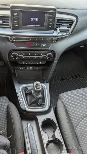 Grey Kia Ceed 2020 in Tallinn, with an engine capacity of 1.40 L and mileage of 32 thousand km for 12900 €, photo 17 on AUTOMOTO.COM.LV