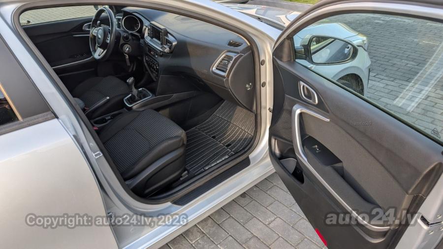 Grey Kia Ceed 2020 in Tallinn, with an engine capacity of 1.40 L and mileage of 32 thousand km for 12900 €, photo 20 on AUTOMOTO.COM.LV