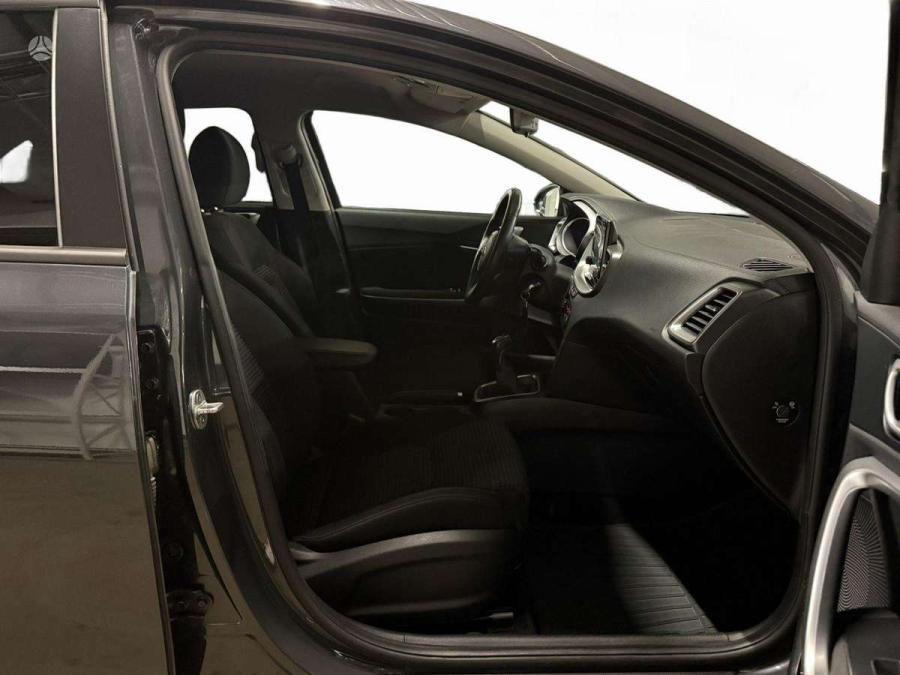 Grey Kia Ceed 2020 in Vilnius, with an engine capacity of 1.00 L and mileage of 76 thousand km for 9900 €, photo 15 on AUTOMOTO.COM.LV
