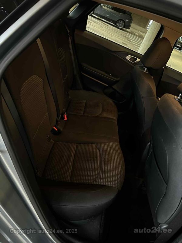 Grey Kia Ceed 2021 in Tartu, with an engine capacity of 1.00 L and mileage of 50 thousand km for 13500 €, photo 11 on AUTOMOTO.COM.LV