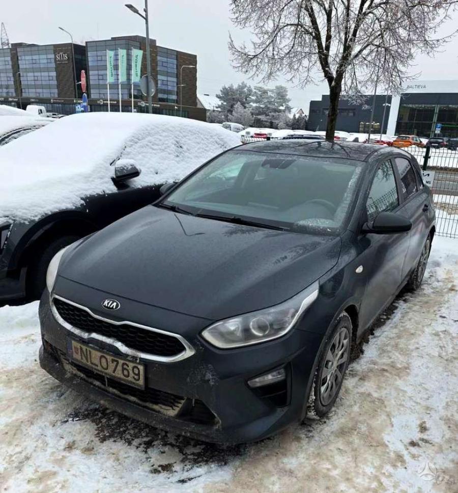 Grey Kia Ceed 2021 in Vilnius, with an engine capacity of 1.00 L and mileage of 120 thousand km for 9900 €, photo 1 on AUTOMOTO.COM.LV
