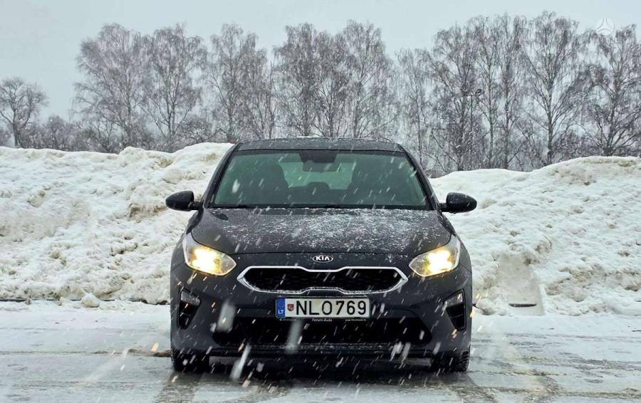 Grey Kia Ceed 2021 in Vilnius, with an engine capacity of 1.00 L and mileage of 118 thousand km for 9700 €, photo 3 on AUTOMOTO.COM.LV