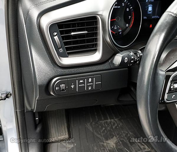 Grey Kia Ceed 2021 in Tallinn, with an engine capacity of 1.50 L and mileage of 42 thousand km for 15900 €, photo 8 on AUTOMOTO.COM.LV