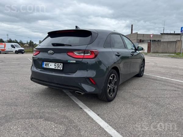Grey Kia Ceed 2021 in Daugavpils, with an engine capacity of 1.60 L and mileage of 110 thousand km for 11499 €, photo 2 on AUTOMOTO.COM.LV