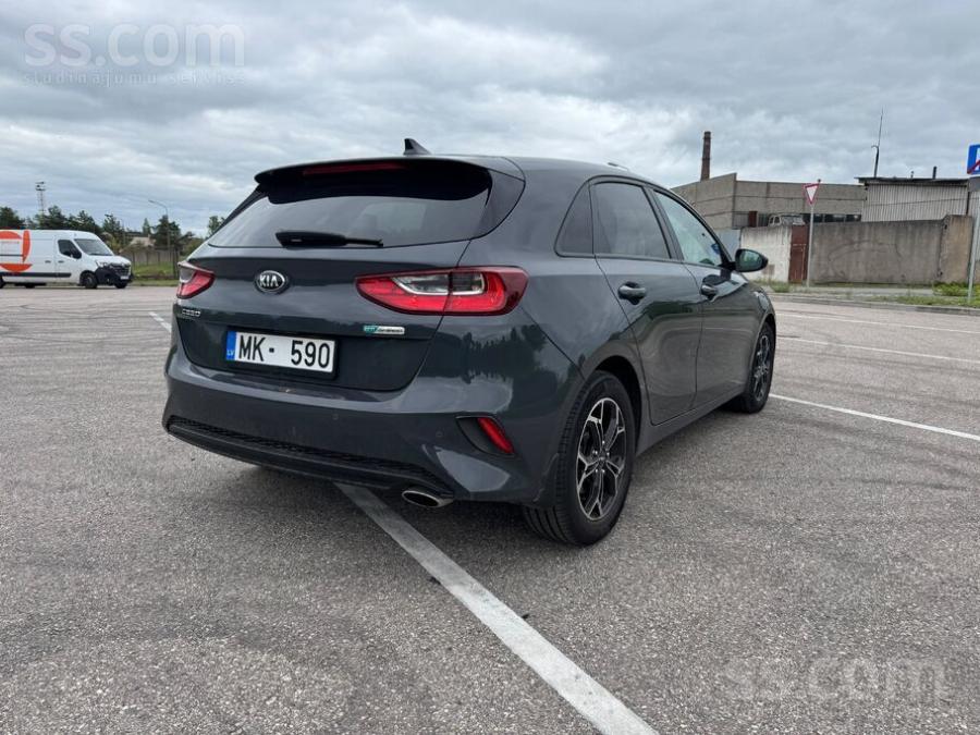 Pelēks Kia Ceed 2021 Daugavpils, ar dzinēja tilpumu 1.60 L un nobraukumu 110 tūkst. km par 11200 €, foto 3 vietnē AUTOMOTO.COM.LV