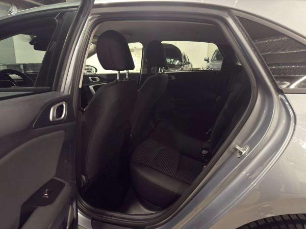 Pelēks Kia Ceed 2021 Viļņa, ar dzinēja tilpumu 1.48 L un nobraukumu 135 tūkst. km par 12900 €, foto 8 vietnē AUTOMOTO.COM.LV