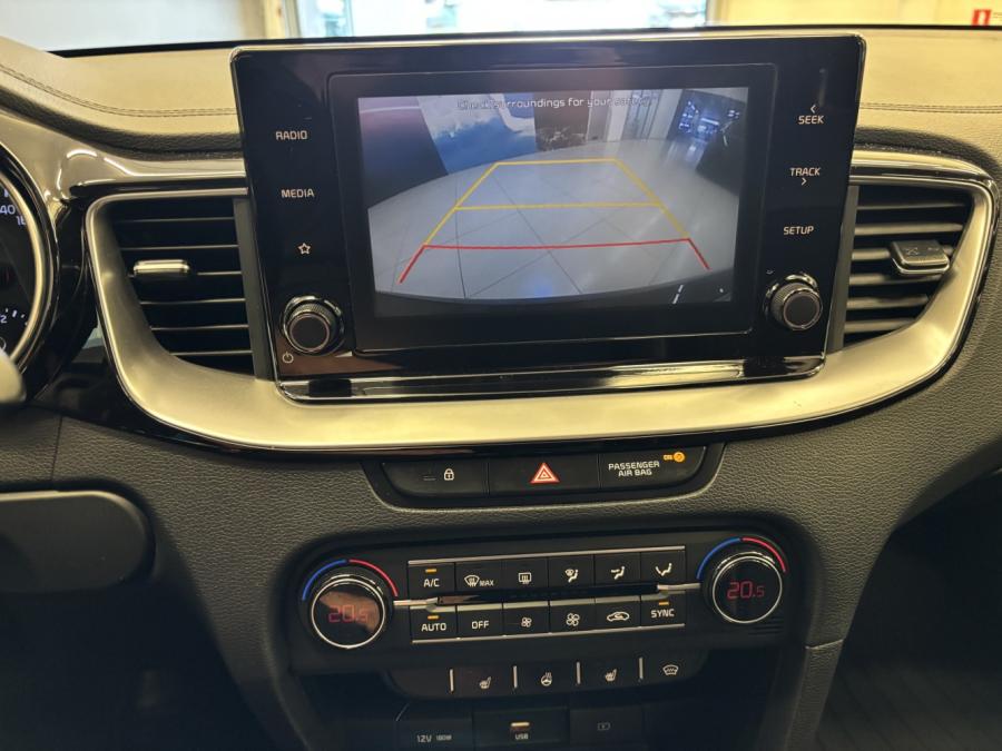 Pelēks Kia Ceed 2021 Rīga, ar dzinēja tilpumu 1.50 L un nobraukumu 81 tūkst. km par 1350000 €, foto 18 vietnē AUTOMOTO.COM.LV