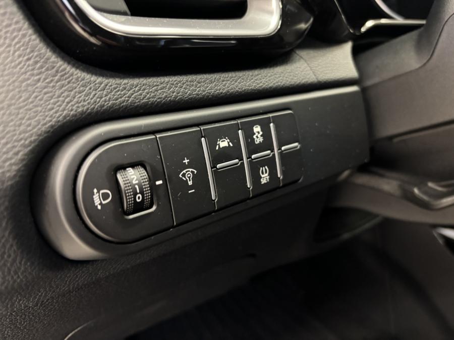 Pelēks Kia Ceed 2021 Rīga, ar dzinēja tilpumu 1.50 L un nobraukumu 81 tūkst. km par 1350000 €, foto 21 vietnē AUTOMOTO.COM.LV