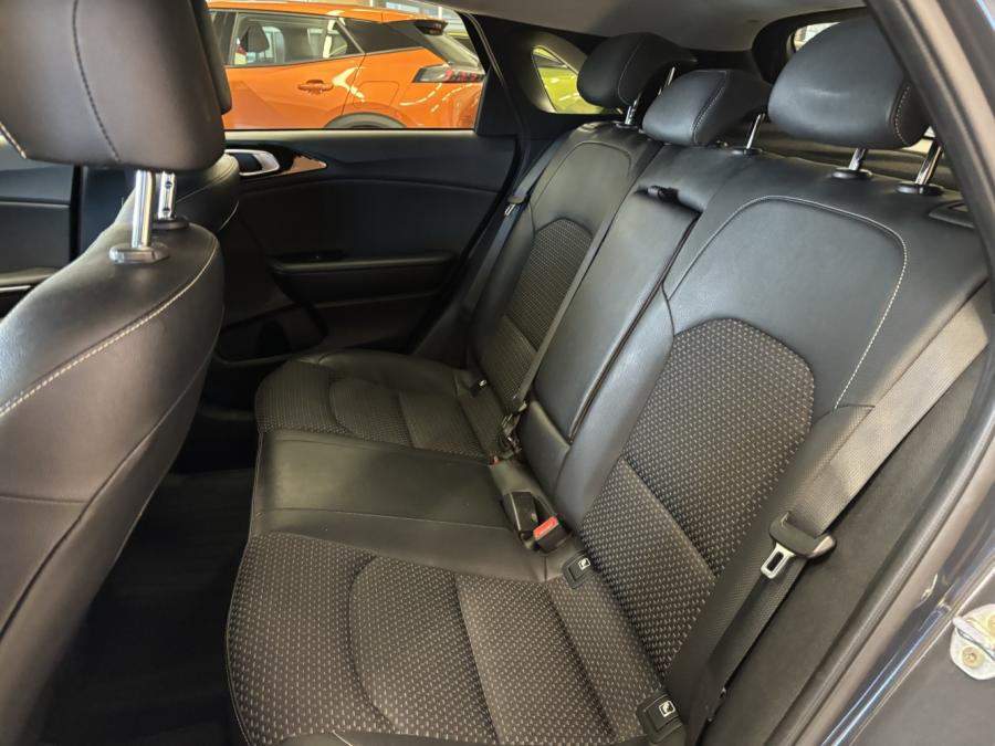 Pelēks Kia Ceed 2021 Rīga, ar dzinēja tilpumu 1.50 L un nobraukumu 81 tūkst. km par 1350000 €, foto 25 vietnē AUTOMOTO.COM.LV