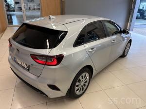 Grey Kia Ceed 2021 in Riga, with an engine capacity of 1.60 L and mileage of 132 thousand km for 9900 €, photo 5 on AUTOMOTO.COM.LV