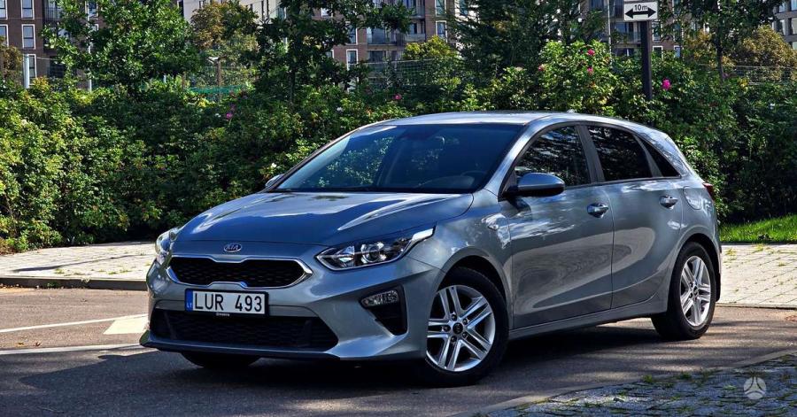 Grey Kia Ceed 2021 in Vilnius, with an engine capacity of 1.50 L and mileage of 54 thousand km for 12990 €, photo 1 on AUTOMOTO.COM.LV