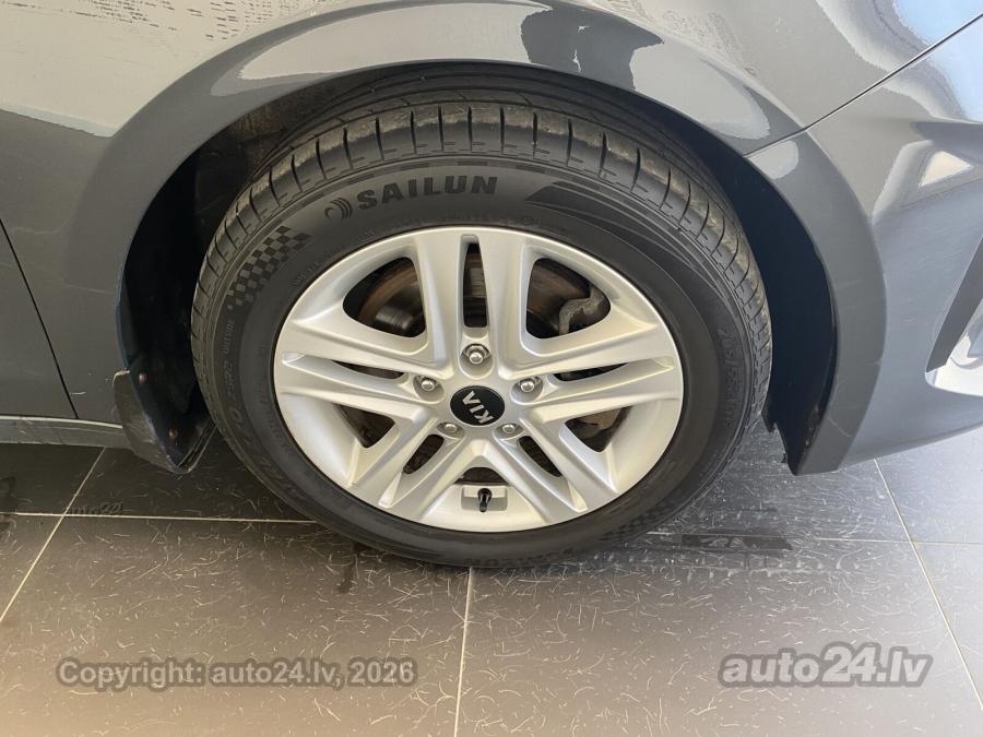 Grey Kia Ceed 2021 in Tallinn, with an engine capacity of 1.50 L and mileage of 106 thousand km for 13900 €, photo 15 on AUTOMOTO.COM.LV