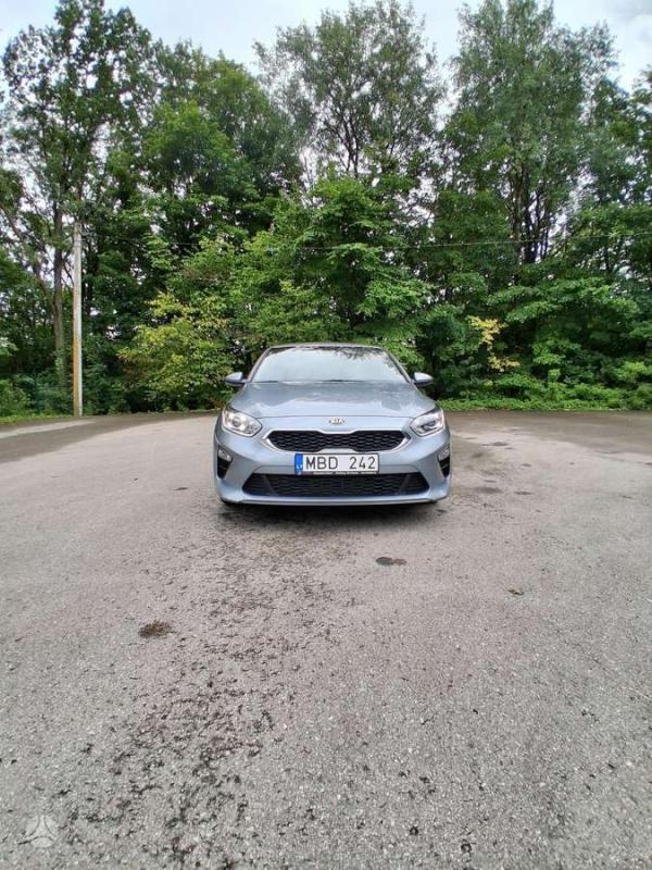 Grey Kia Ceed 2021 in Kaunas, with an engine capacity of 1.00 L and mileage of 41 thousand km for 11500 €, photo 1 on AUTOMOTO.COM.LV