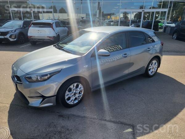 Grey Kia Ceed 2022 in Riga, with an engine capacity of 1.50 L and mileage of 32 thousand km for 17500 €, photo 3 on AUTOMOTO.COM.LV