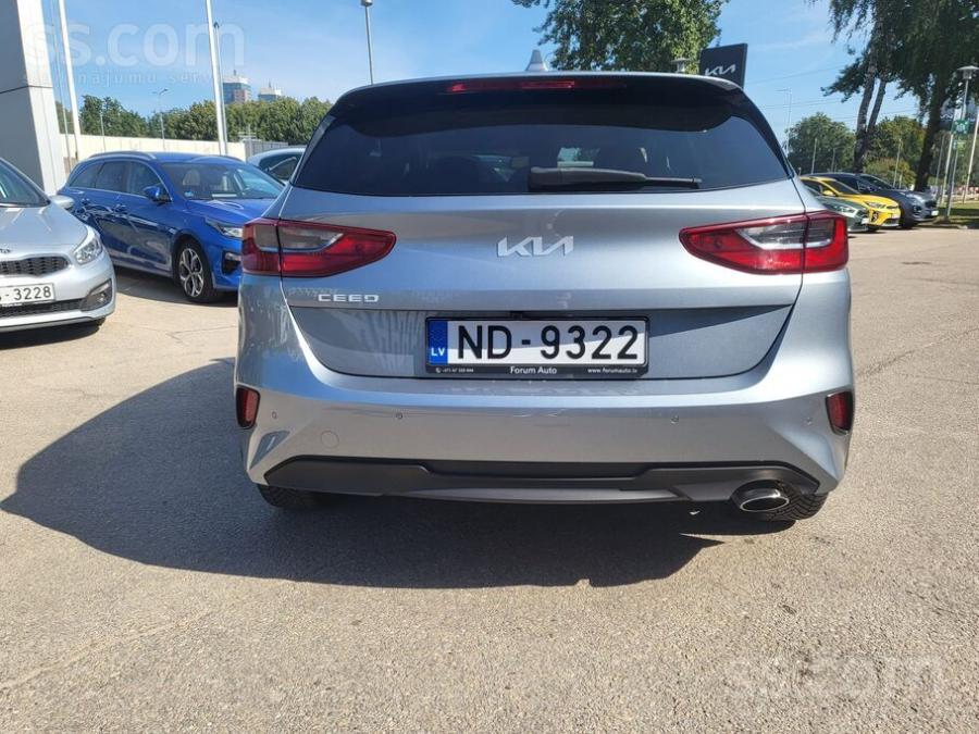 Grey Kia Ceed 2022 in Riga, with an engine capacity of 1.50 L and mileage of 32 thousand km for 17500 €, photo 4 on AUTOMOTO.COM.LV