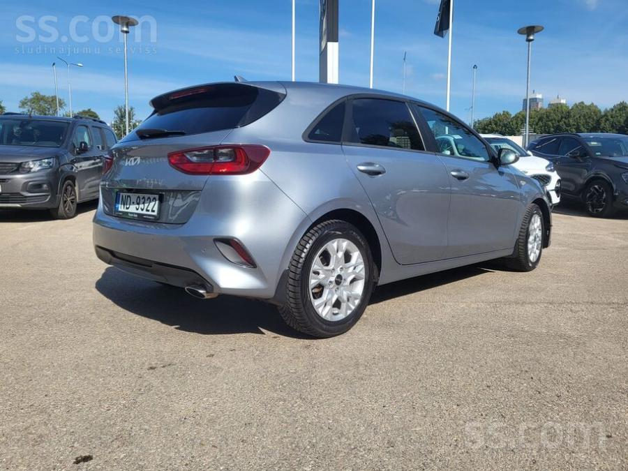 Grey Kia Ceed 2022 in Riga, with an engine capacity of 1.50 L and mileage of 32 thousand km for 17500 €, photo 5 on AUTOMOTO.COM.LV