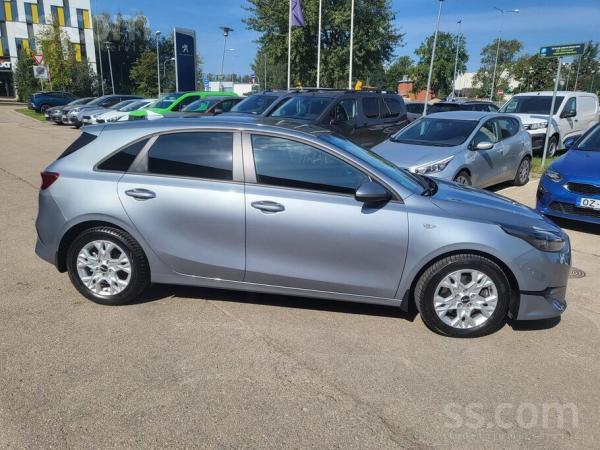 Grey Kia Ceed 2022 in Riga, with an engine capacity of 1.50 L and mileage of 32 thousand km for 17500 €, photo 6 on AUTOMOTO.COM.LV
