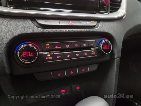 Grey Kia Ceed 2023 in Tallinn, with an engine capacity of 1.50 L and mileage of 12 thousand km for 17900 €, photo 11 on AUTOMOTO.COM.LV