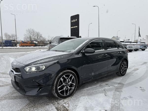 Grey Kia Ceed 2023 in Jelgava, with an engine capacity of 1.50 L and mileage of 90 thousand km for 16200 €, photo 3 on AUTOMOTO.COM.LV
