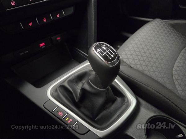 Grey Kia Ceed 2023 in Tallinn, with an engine capacity of 1.50 L and mileage of 42 thousand km for 16900 €, photo 11 on AUTOMOTO.COM.LV