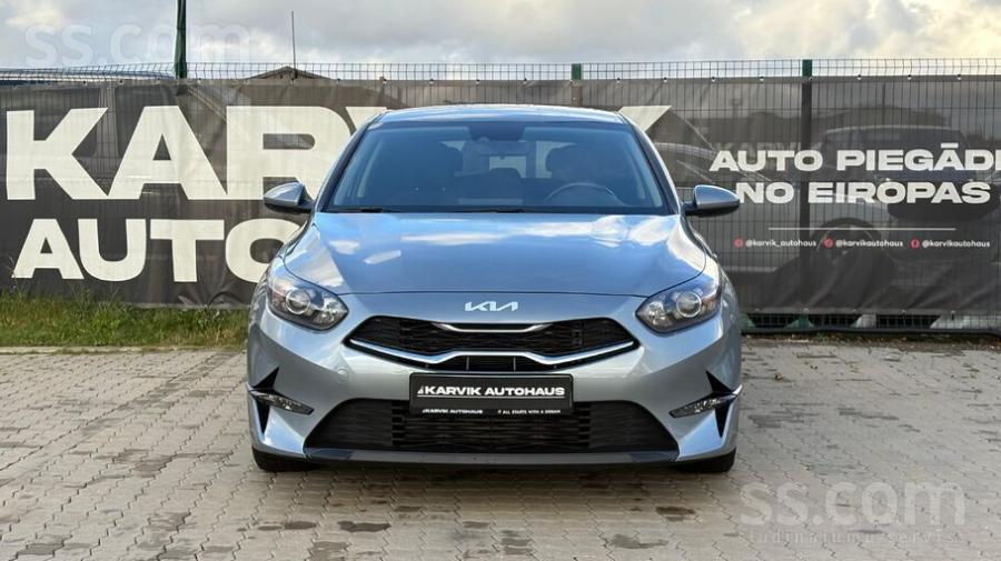Pelēks Kia Ceed 2023 Liepāja, ar dzinēja tilpumu 1.50 L un nobraukumu 42 tūkst. km par 17325 €, foto 1 vietnē AUTOMOTO.COM.LV