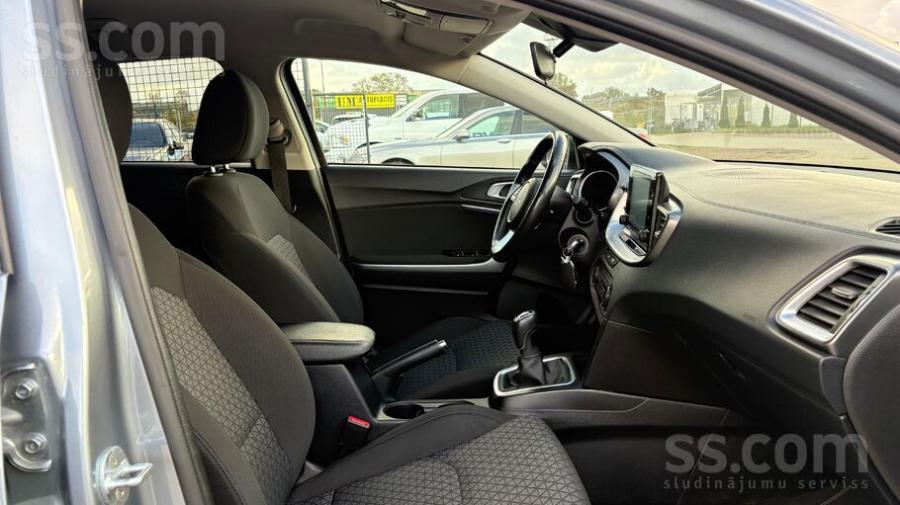 Pelēks Kia Ceed 2023 Liepāja, ar dzinēja tilpumu 1.50 L un nobraukumu 42 tūkst. km par 17325 €, foto 23 vietnē AUTOMOTO.COM.LV