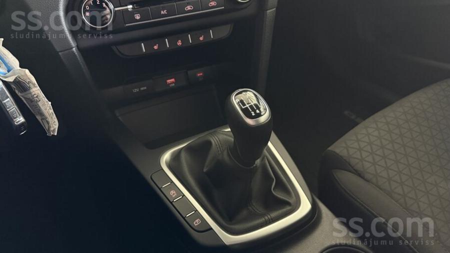 Pelēks Kia Ceed 2024 Rīga, ar dzinēja tilpumu 1.00 L un nobraukumu 38 tūkst. km par 15900 €, foto 22 vietnē AUTOMOTO.COM.LV