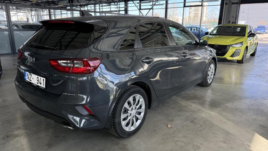 Pelēks Kia Ceed 2024 Rīga, ar dzinēja tilpumu 1.00 L un nobraukumu 43 tūkst. km par 1690000 €, foto 4 vietnē AUTOMOTO.COM.LV