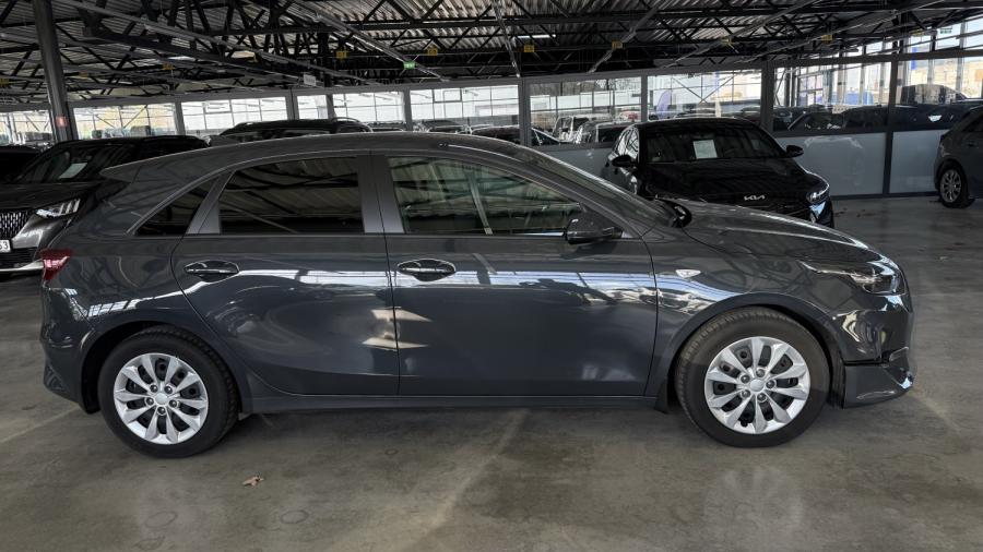 Pelēks Kia Ceed 2024 Rīga, ar dzinēja tilpumu 1.00 L un nobraukumu 43 tūkst. km par 1690000 €, foto 5 vietnē AUTOMOTO.COM.LV