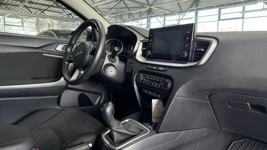Pelēks Kia Ceed 2024 Rīga, ar dzinēja tilpumu 1.00 L un nobraukumu 43 tūkst. km par 1690000 €, foto 15 vietnē AUTOMOTO.COM.LV