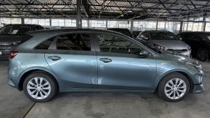 Pelēks Kia Ceed 2024 Rīga, ar dzinēja tilpumu 1.00 L un nobraukumu 38 tūkst. km par 1590000 €, foto 5 vietnē AUTOMOTO.COM.LV