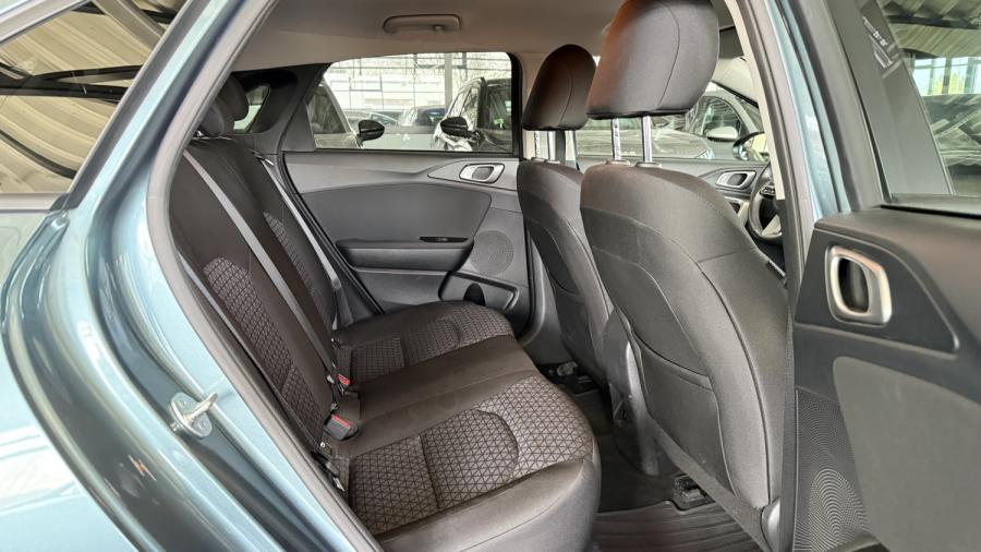 Pelēks Kia Ceed 2024 Rīga, ar dzinēja tilpumu 1.00 L un nobraukumu 38 tūkst. km par 1590000 €, foto 14 vietnē AUTOMOTO.COM.LV
