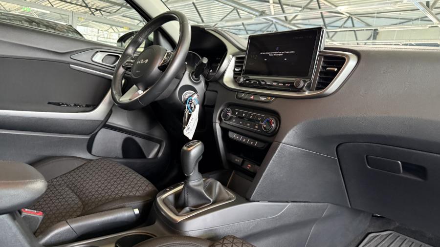 Pelēks Kia Ceed 2024 Rīga, ar dzinēja tilpumu 1.00 L un nobraukumu 38 tūkst. km par 1590000 €, foto 15 vietnē AUTOMOTO.COM.LV