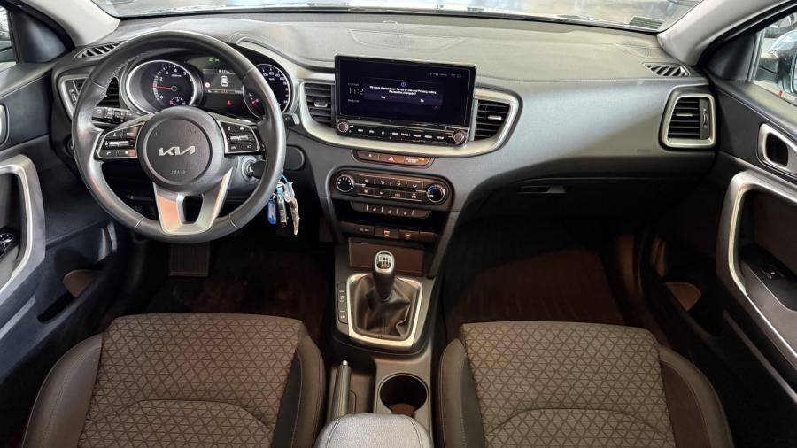 Pelēks Kia Ceed 2024 Rīga, ar dzinēja tilpumu 1.00 L un nobraukumu 38 tūkst. km par 1590000 €, foto 16 vietnē AUTOMOTO.COM.LV