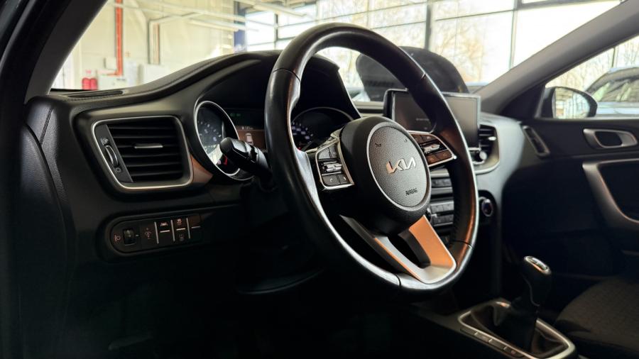 Pelēks Kia Ceed 2024 Rīga, ar dzinēja tilpumu 1.00 L un nobraukumu 38 tūkst. km par 1590000 €, foto 17 vietnē AUTOMOTO.COM.LV
