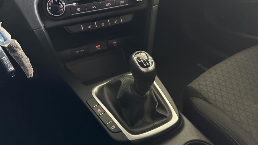 Pelēks Kia Ceed 2024 Rīga, ar dzinēja tilpumu 1.00 L un nobraukumu 38 tūkst. km par 1590000 €, foto 21 vietnē AUTOMOTO.COM.LV