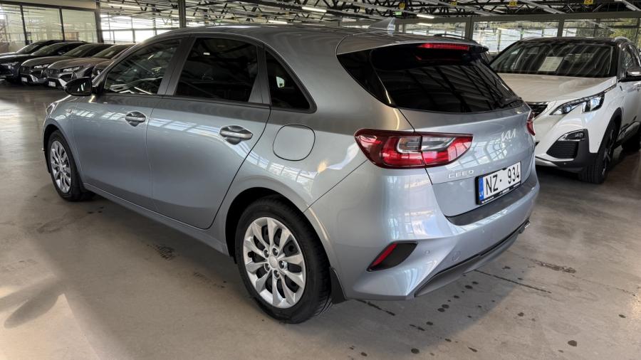 Pelēks Kia Ceed 2024 Rīga, ar dzinēja tilpumu 1.00 L un nobraukumu 50 tūkst. km par 16900 €, foto 4 vietnē AUTOMOTO.COM.LV