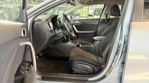 Pelēks Kia Ceed 2024 Rīga, ar dzinēja tilpumu 1.00 L un nobraukumu 50 tūkst. km par 16900 €, foto 20 vietnē AUTOMOTO.COM.LV