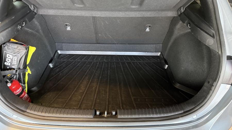 Pelēks Kia Ceed 2024 Rīga, ar dzinēja tilpumu 1.00 L un nobraukumu 50 tūkst. km par 16900 €, foto 26 vietnē AUTOMOTO.COM.LV