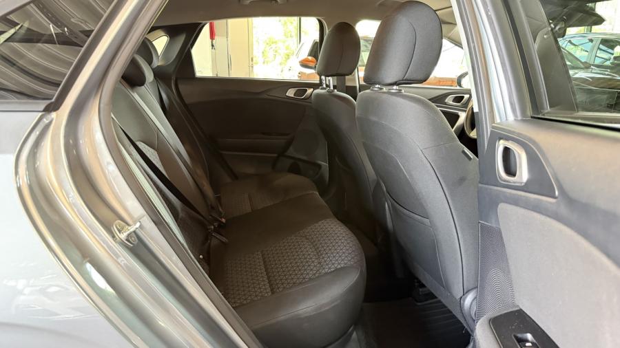 Pelēks Kia Ceed 2024 Rīga, ar dzinēja tilpumu 1.00 L un nobraukumu 50 tūkst. km par 16900 €, foto 29 vietnē AUTOMOTO.COM.LV