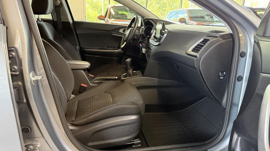 Pelēks Kia Ceed 2024 Rīga, ar dzinēja tilpumu 1.00 L un nobraukumu 50 tūkst. km par 16900 €, foto 31 vietnē AUTOMOTO.COM.LV