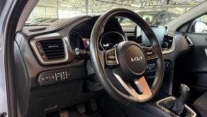 Pelēks Kia Ceed 2024 Rīga, ar dzinēja tilpumu 1.00 L un nobraukumu 50 tūkst. km par 16900 €, foto 35 vietnē AUTOMOTO.COM.LV