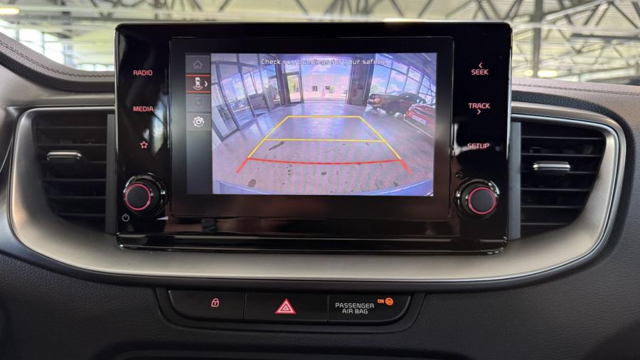 Pelēks Kia Ceed 2024 Rīga, ar dzinēja tilpumu 1.00 L un nobraukumu 50 tūkst. km par 16900 €, foto 43 vietnē AUTOMOTO.COM.LV
